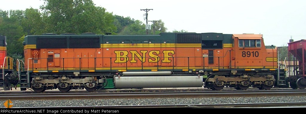 BNSF 8910